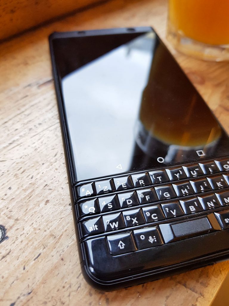 Test et avis sur le Blackberry Keyone Black Edition – Happy City le ...